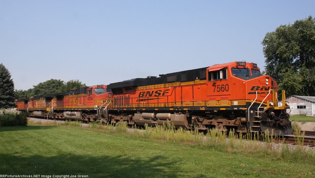 BNSF 7560